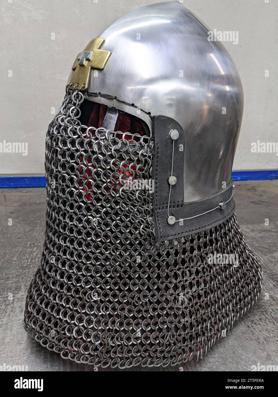 Chain mail armor hi-res stock photography and images - Alamy