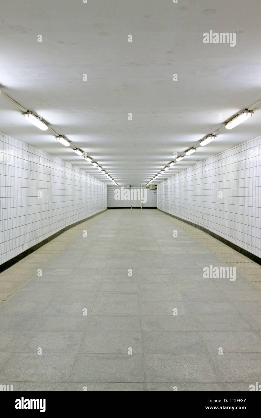White walls in underground hi-res stock photography and images - Alamy