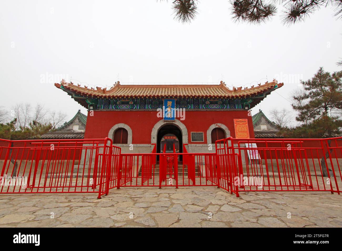 CANGZHOU - DECEMBER 8: The BiXiaCi ancestral temple architectural ...