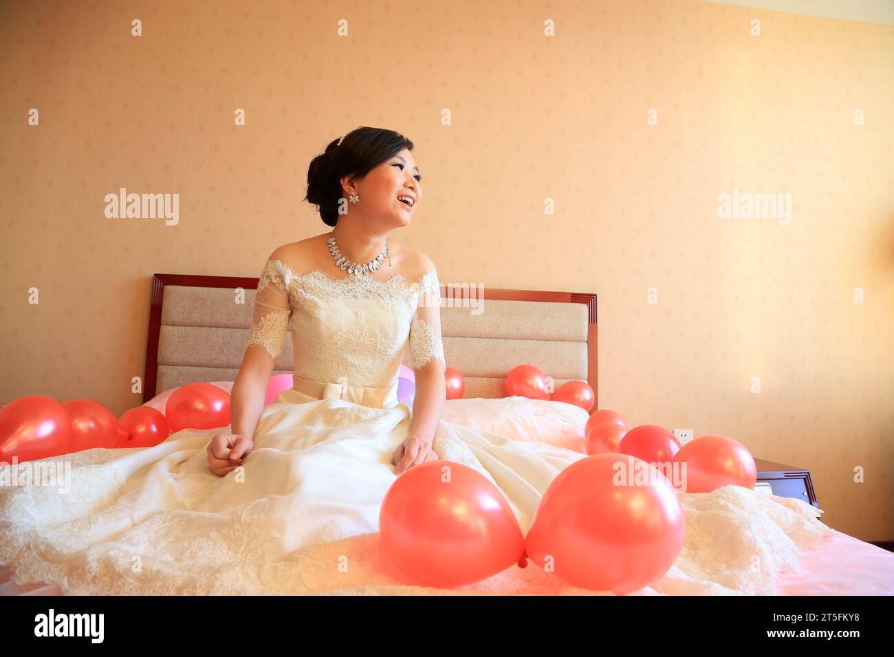 Chinese wedding customs hi-res stock photography and images - Alamy