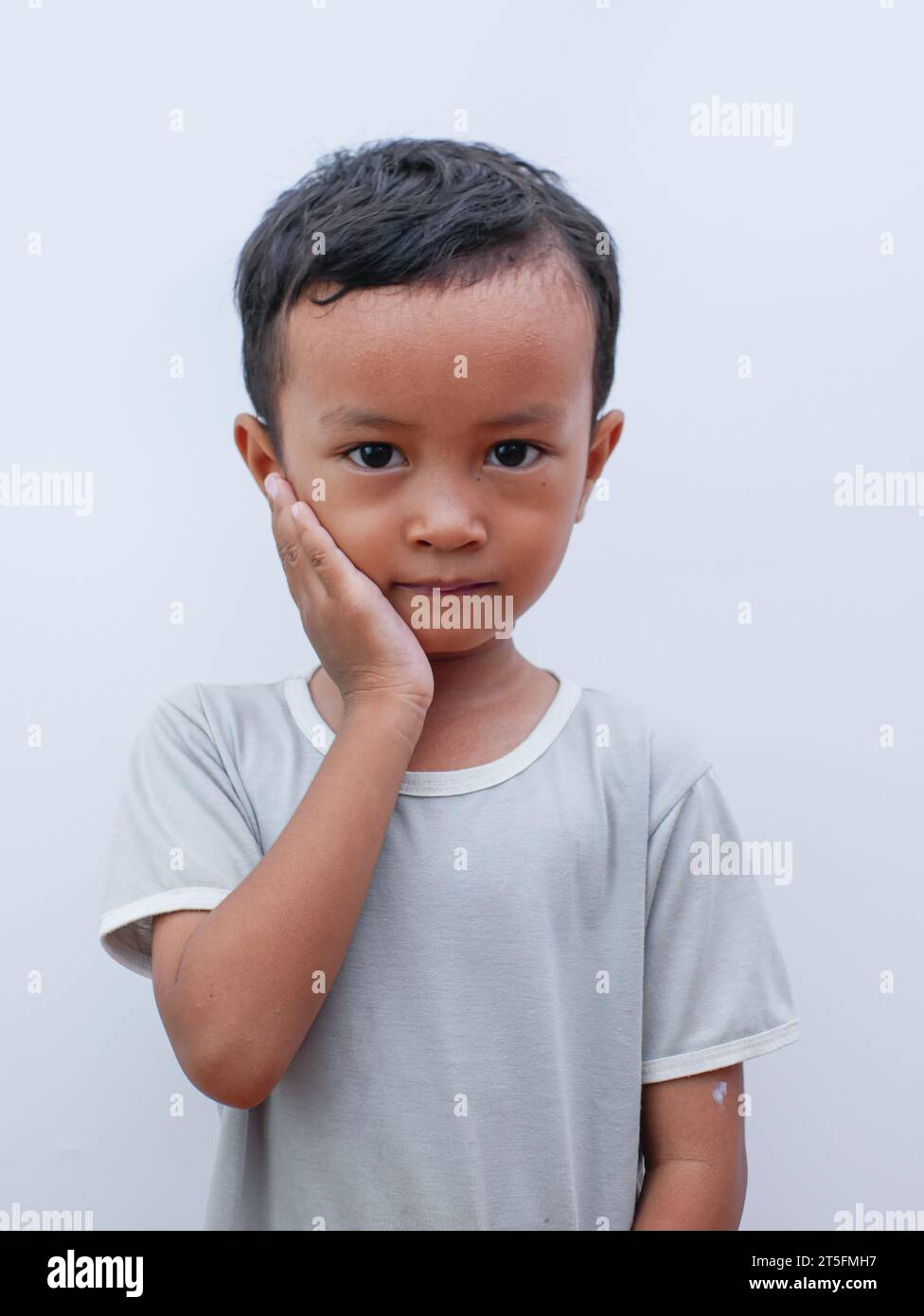 Tooth pain boy hi-res stock photography and images - Alamy