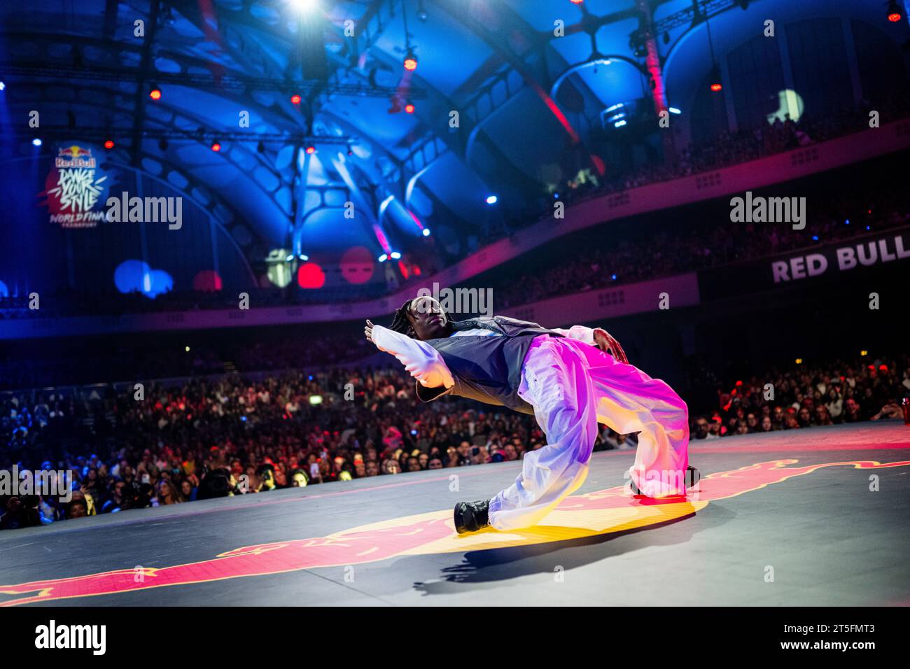 South Korean dancer Waackxxxy has become the first female dancer to win ...