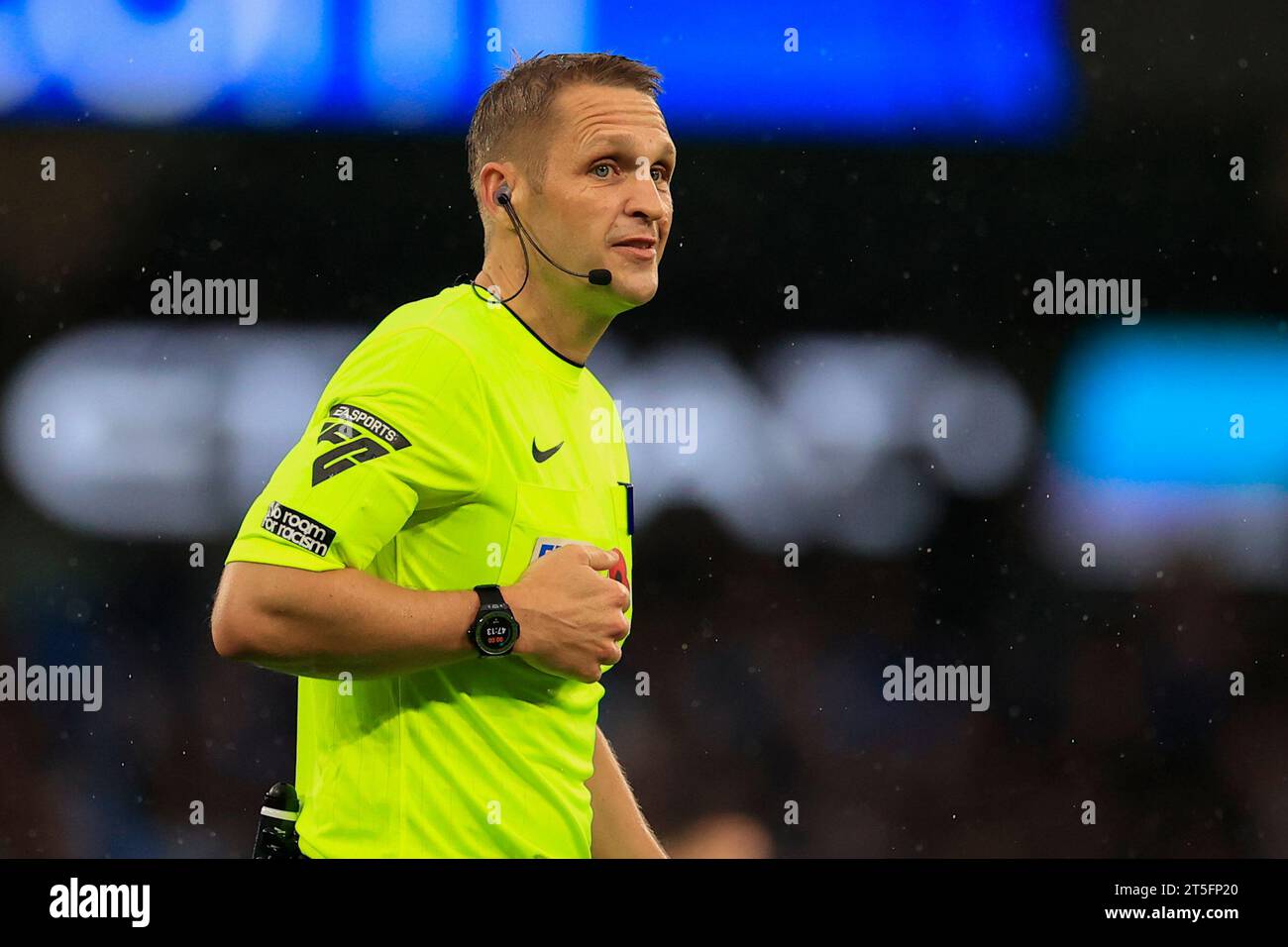 Match referee craig pawson hi-res stock photography and images - Alamy