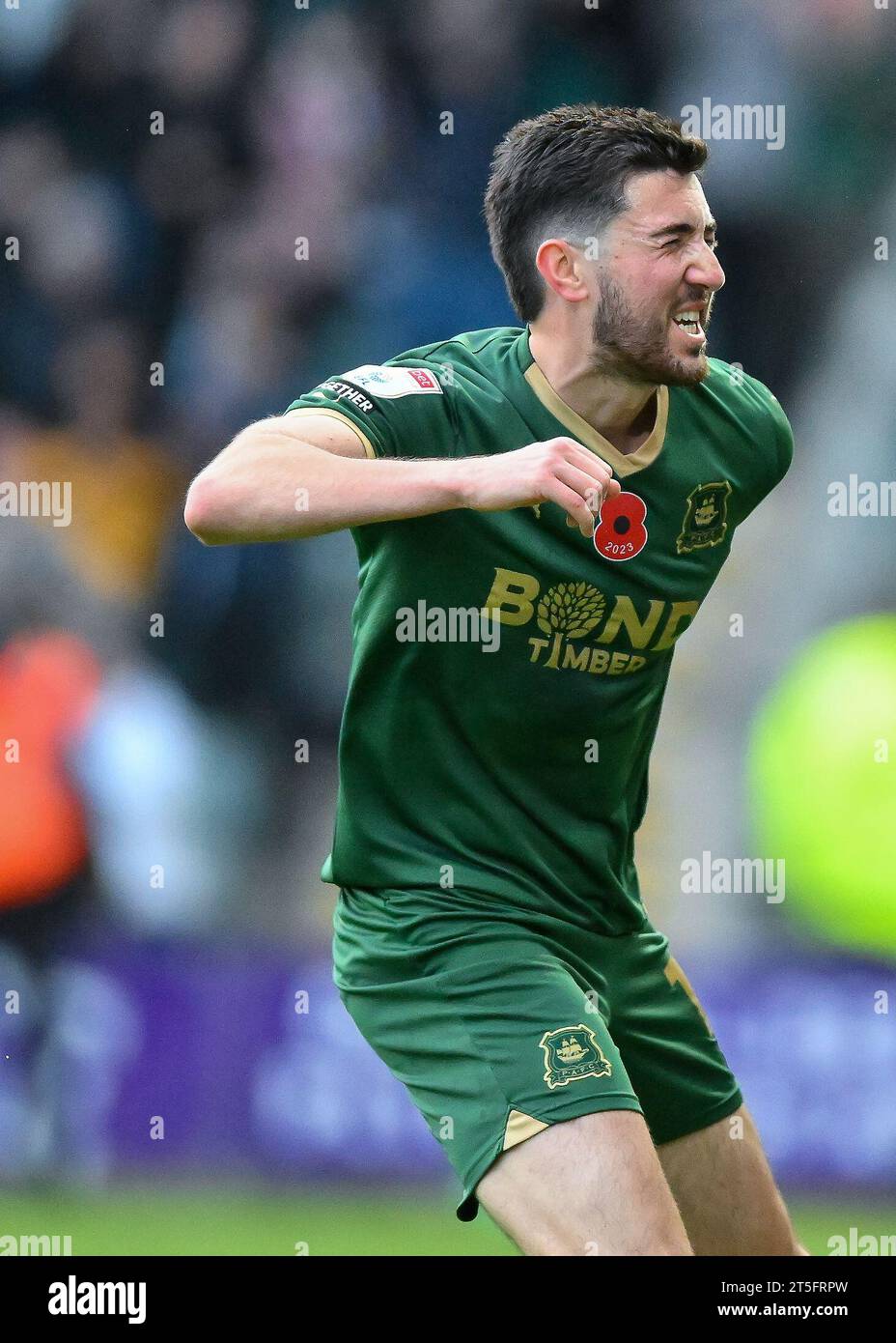 Finn Azaz #18 of Plymouth Argyle scores to make it 2-1 during the Sky ...