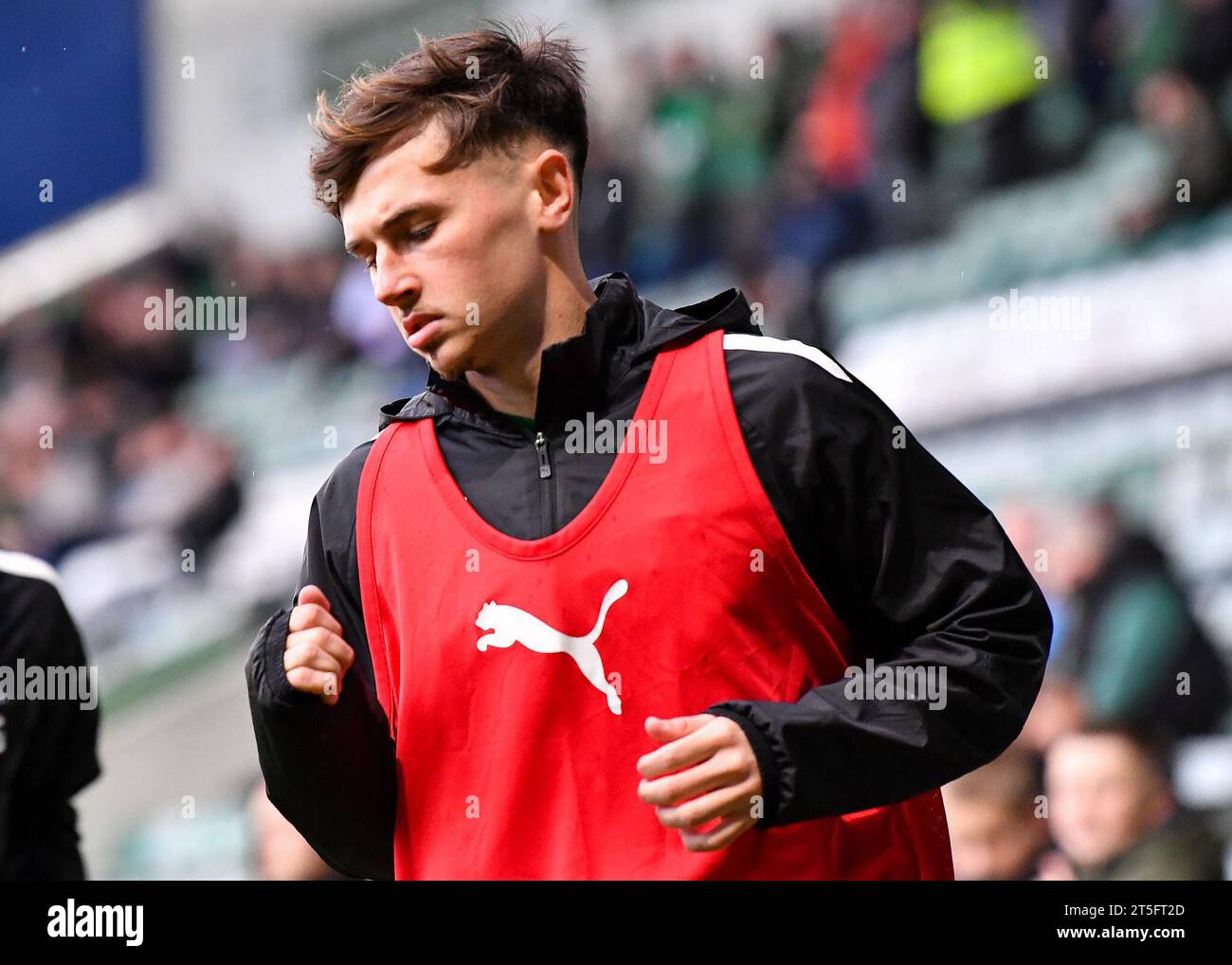 Luke Cundle #28 of Plymouth Argyle warming up during the Sky Bet ...