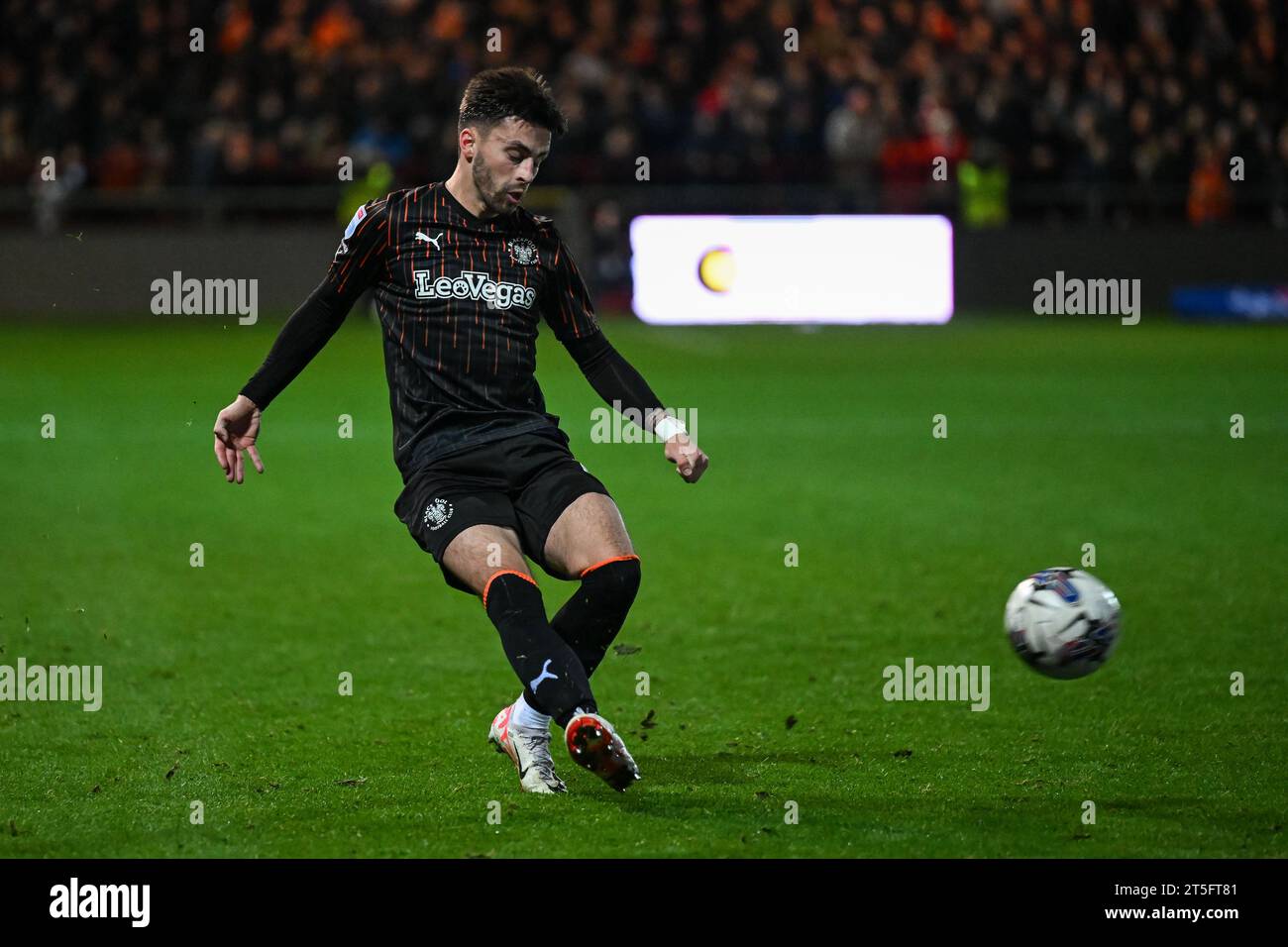 Owen Dale #7 of Blackpool crosses the ball during the Sky Bet League 1 ...