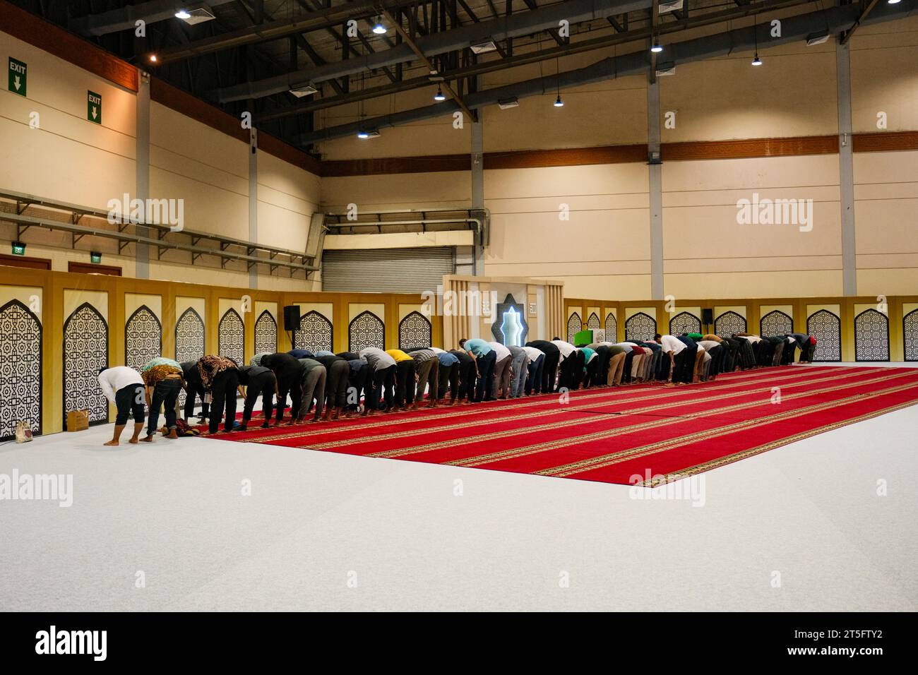 Worshipful moment hi-res stock photography and images - Alamy