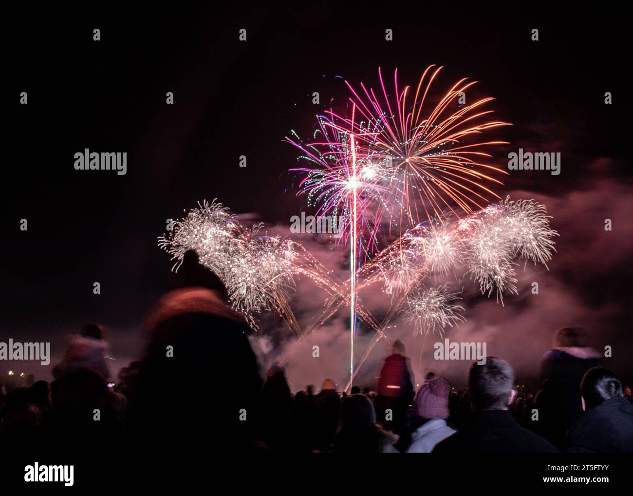 Bicester Round Table 2023 fireworks display at Pingle Field, Bicester ...