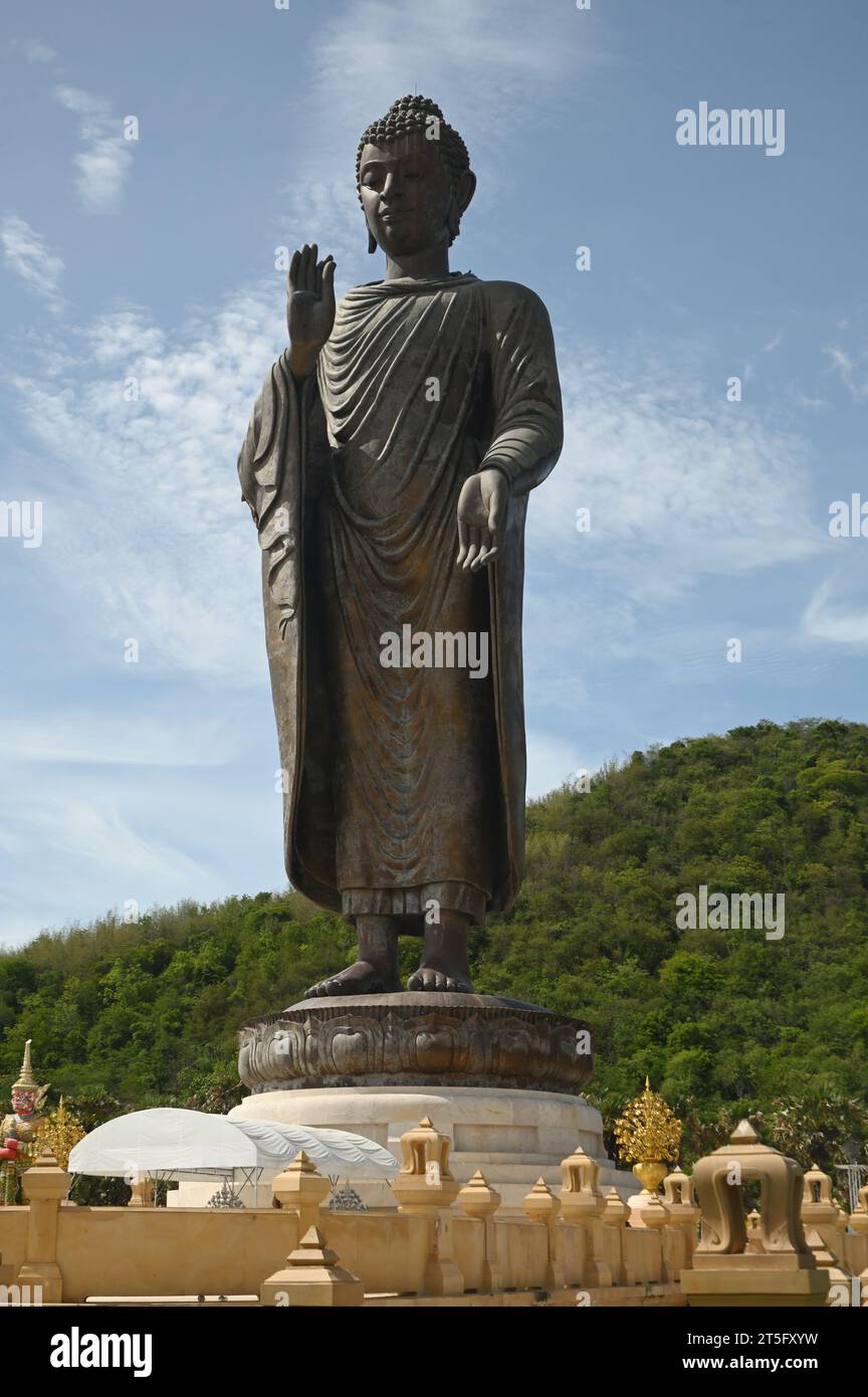 Thipsukontharam temple houses the Buddha Maha Metta Prachathai ...