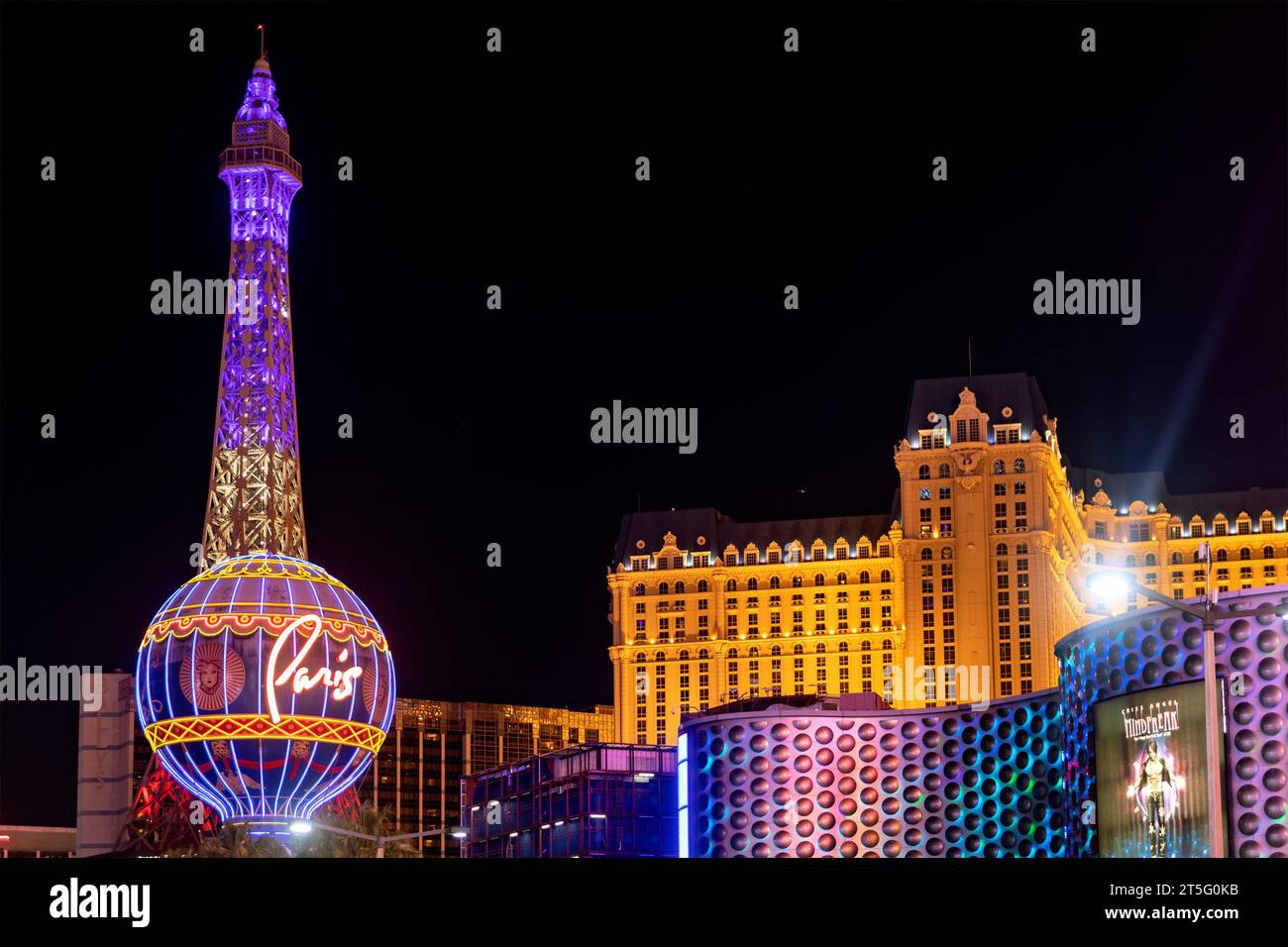 Las Vegas, USA; January 18, 2023: The famous hot air balloon and eiffel tower at the Paris Las ...