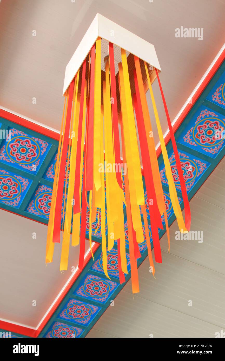 Decorative chinese cloth history hi-res stock photography and images ...