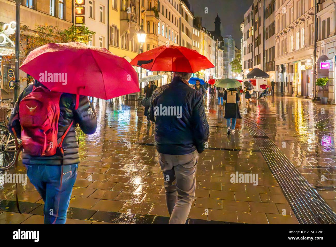 Regen laufen hi-res stock photography and images - Alamy