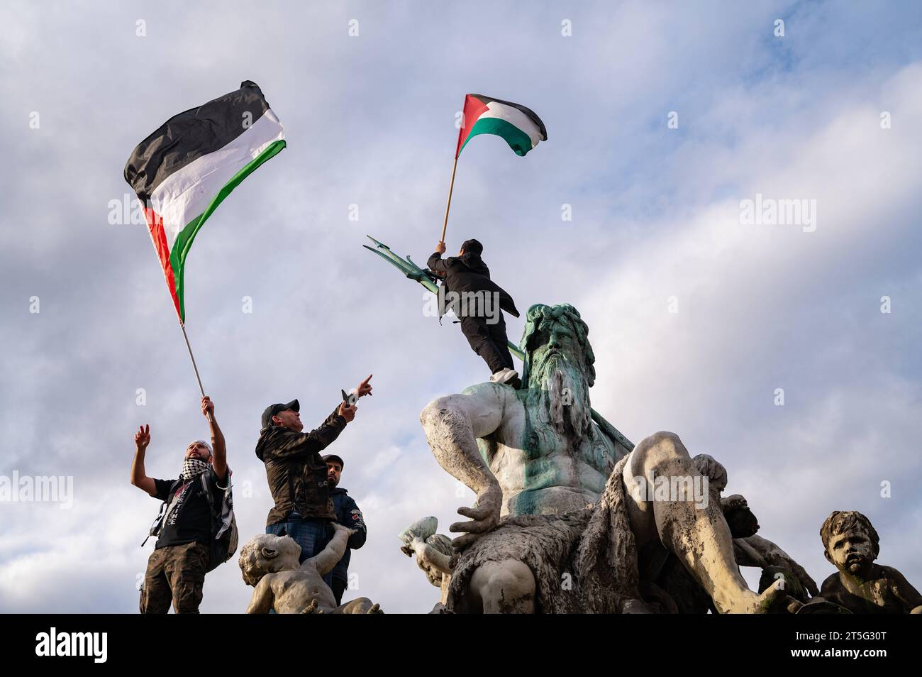 Die flagge hissen hi-res stock photography and images - Alamy