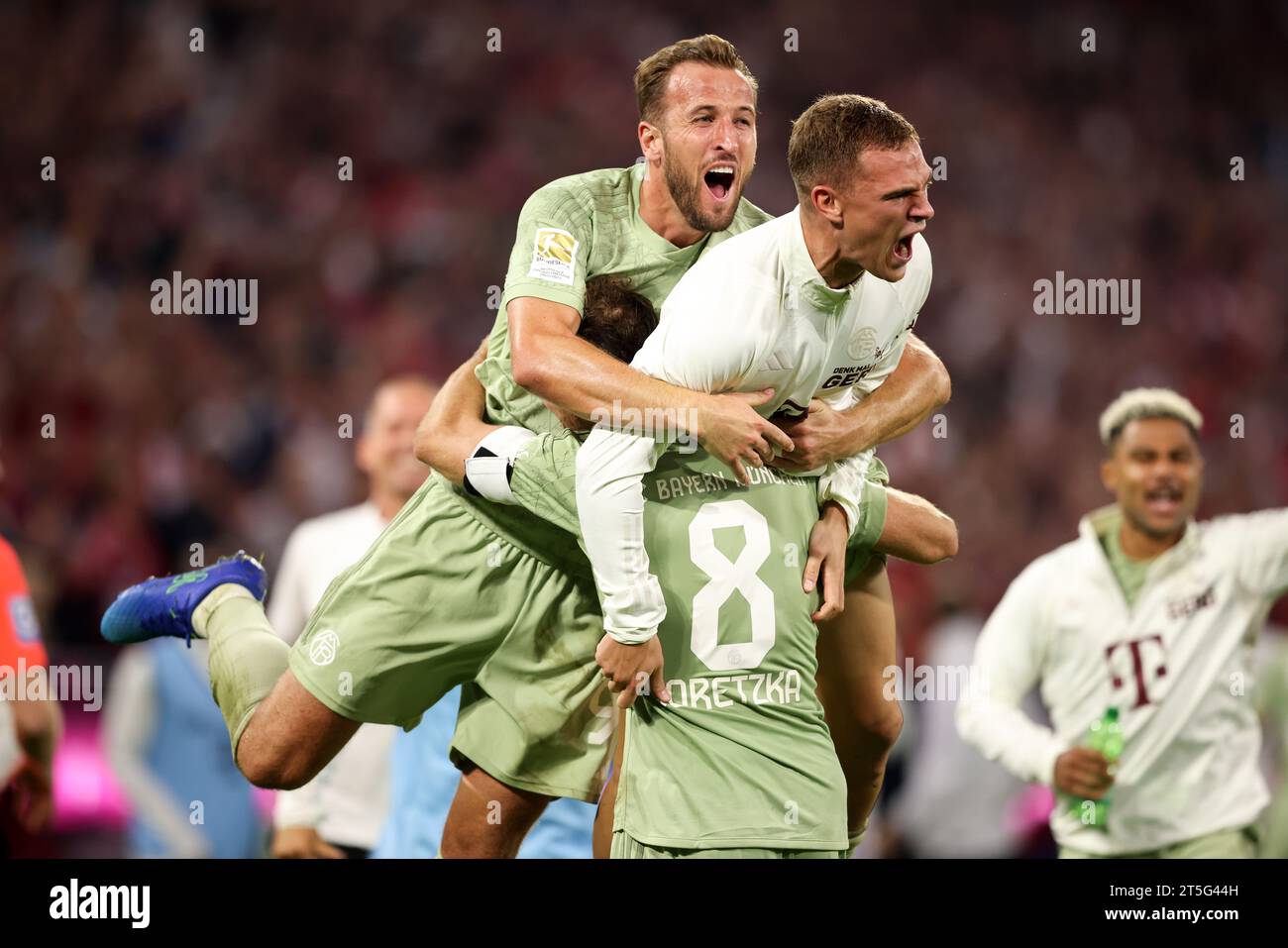 15 und leon goretzka fc bayern muenchen hi-res stock photography and ...
