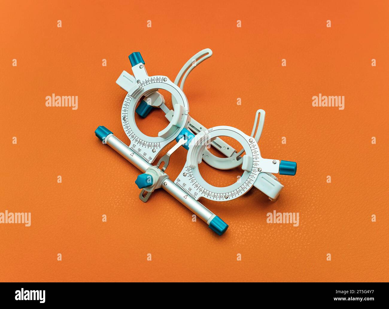 Ophthalmological device for selecting glasses. Correction improvement ...