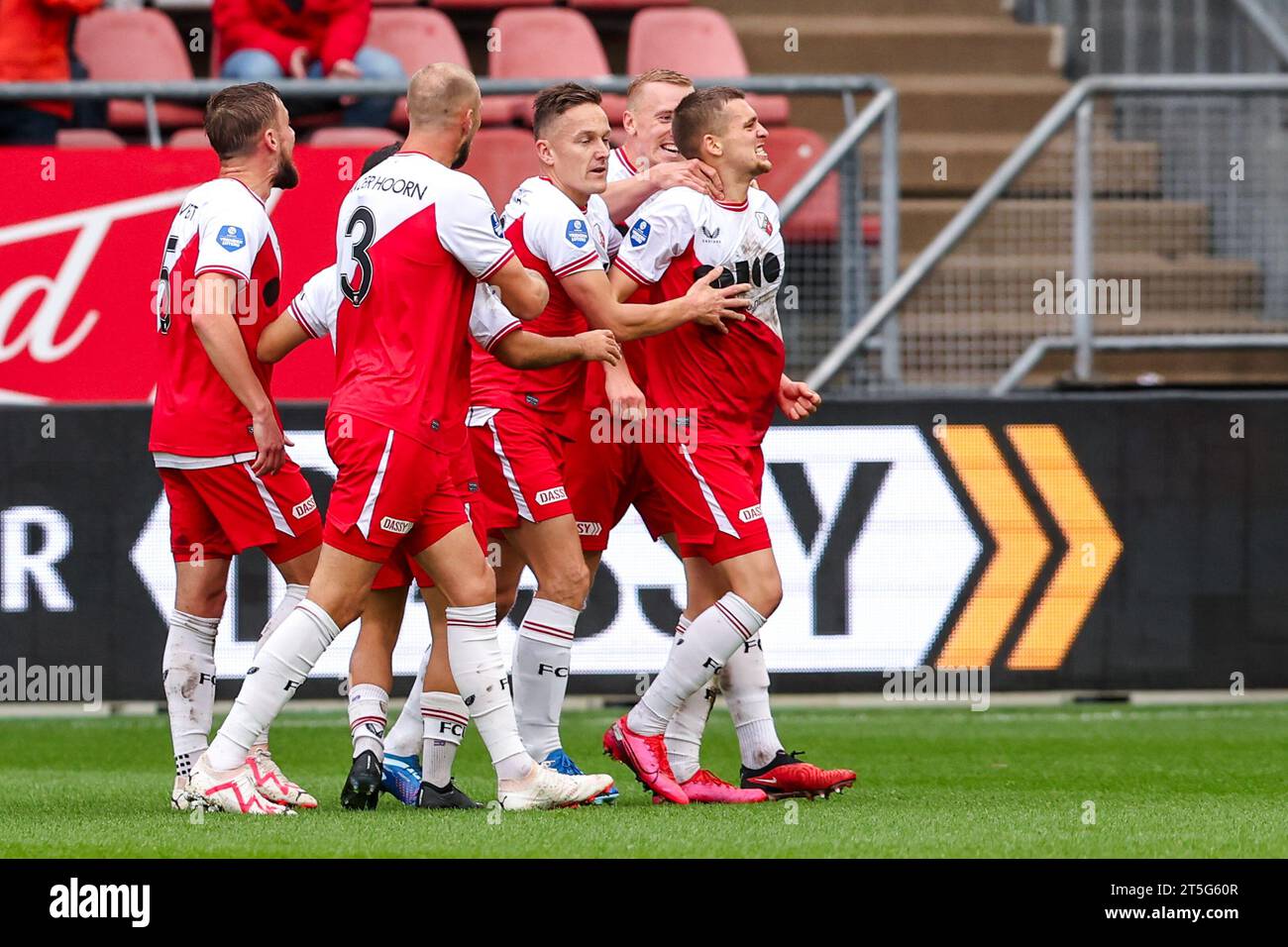 Utrecht, Netherlands. 05th Nov, 2023. UTRECHT, NETHERLANDS - NOVEMBER 5: Oscar Fraulo of FC ...
