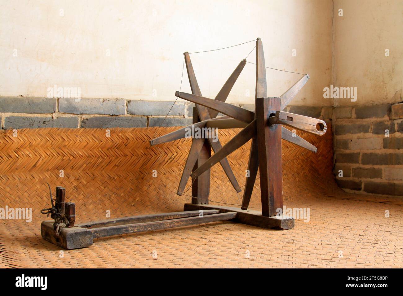Chinese traditional tools - spinning wheel, in Chinese rural areas ...