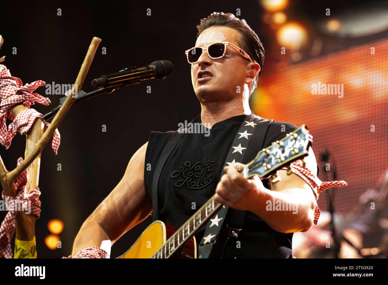 Andreas Gabalier live bei m Abschlusskonzeet onzert seiner Dirndl ...