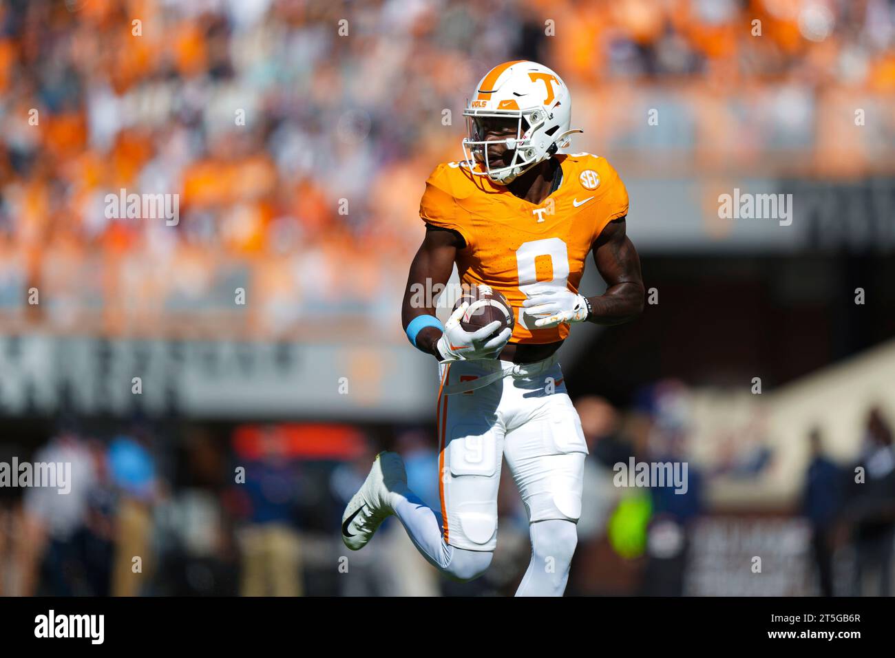 November 4, 2023: Ramel Keyton #9 of the Tennessee Volunteers catches a ...