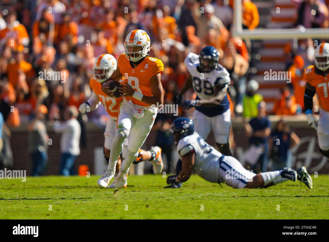 November 4, 2023: Nico Iamaleava #8 of the Tennessee Volunteers runs ...