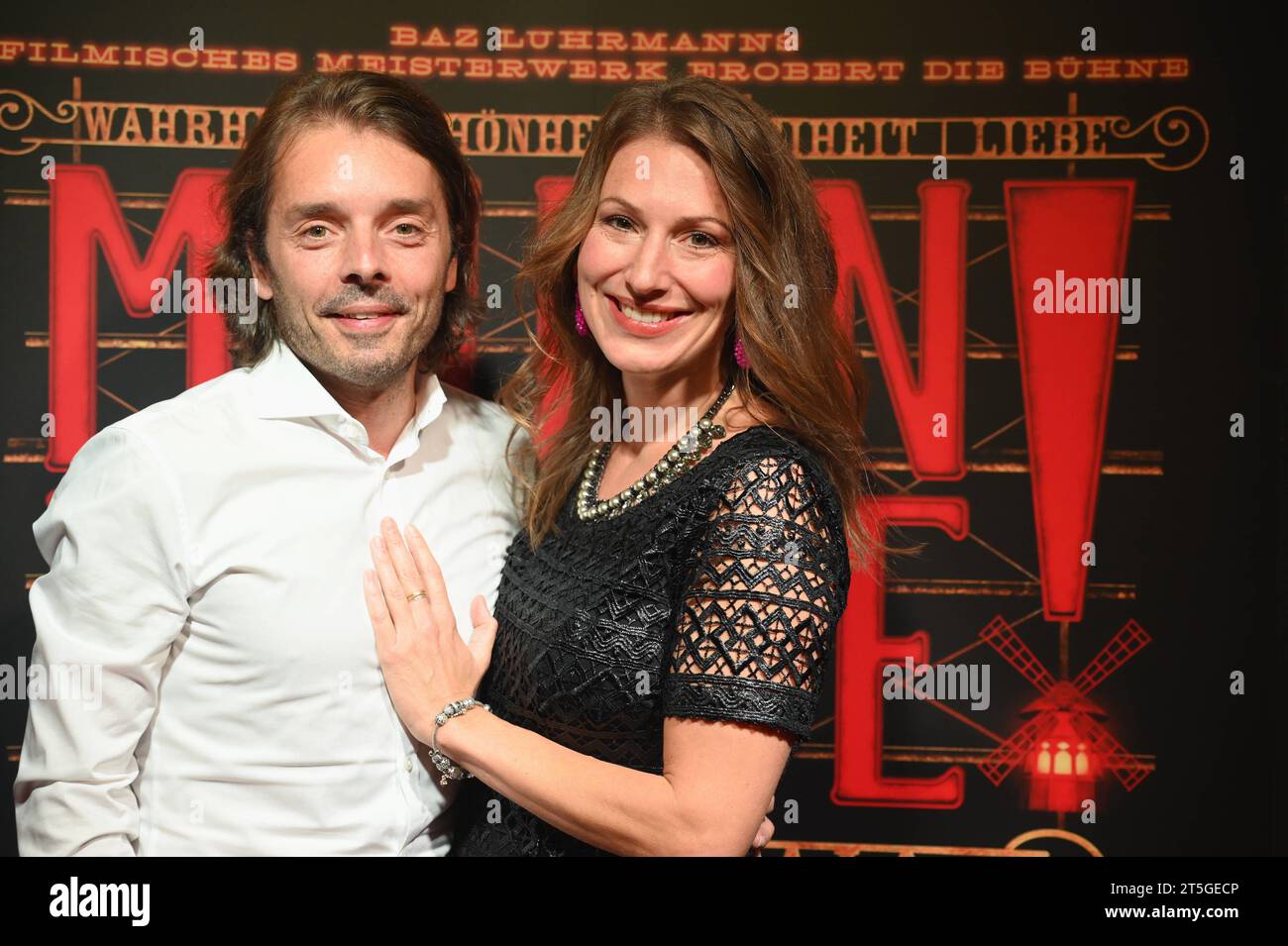 Moderatorin Mara Bergmann und ihr Mann Alexander Hoffmann kommt zur Jubiläumsshow 1 Jahr Moulin ...