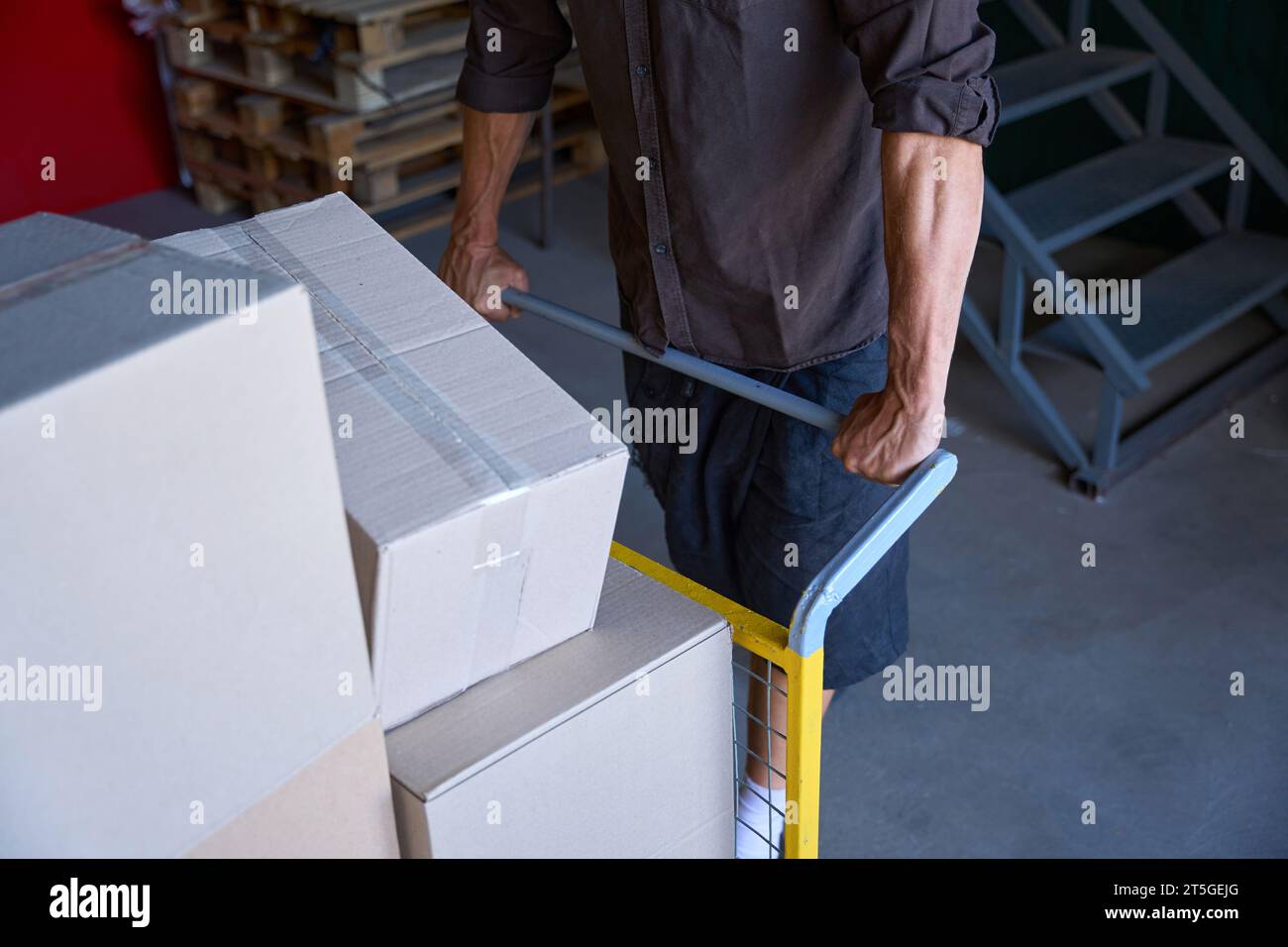 Man carrying box up steps hi-res stock photography and images - Alamy