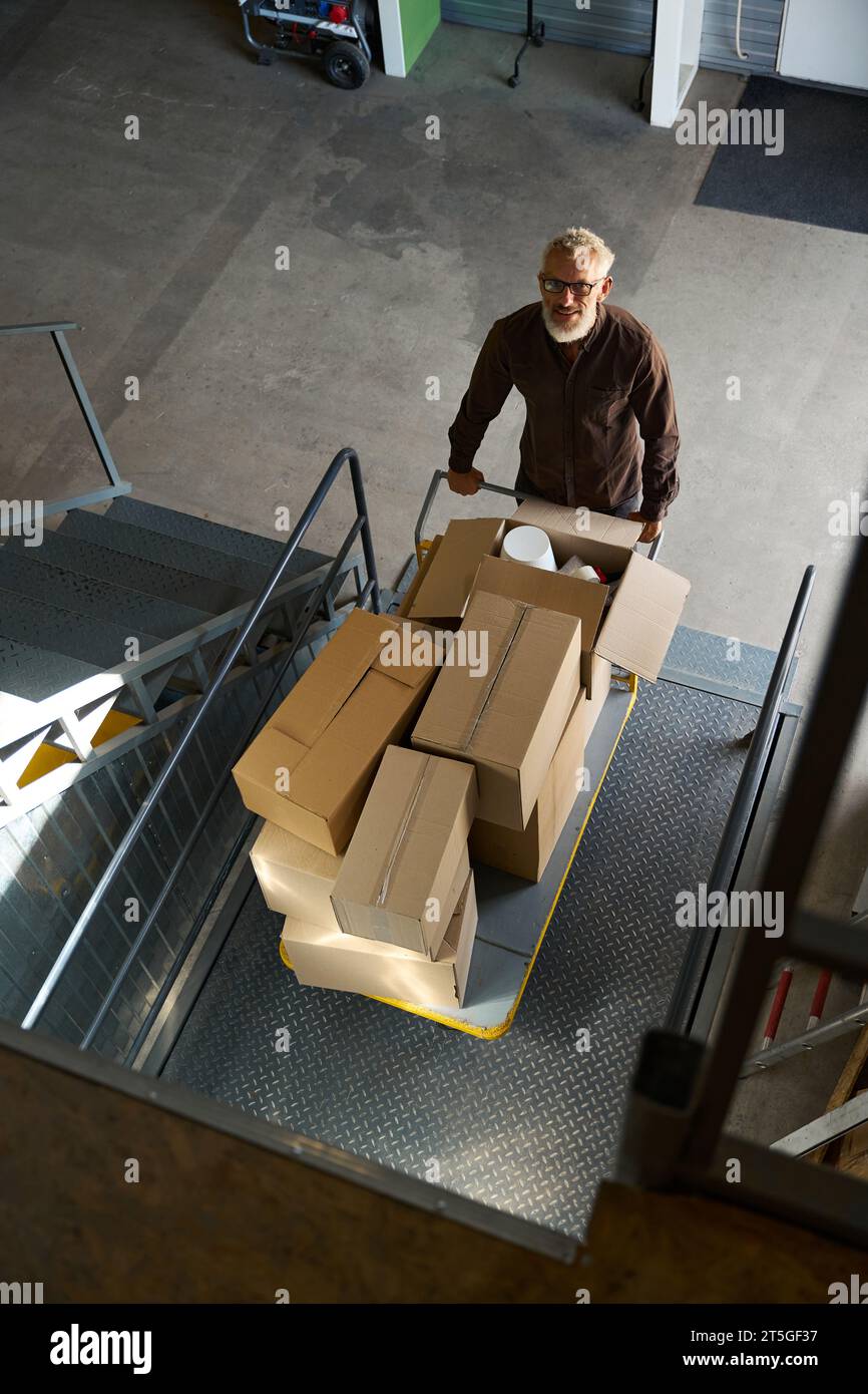 Elevator reliability hi-res stock photography and images - Alamy
