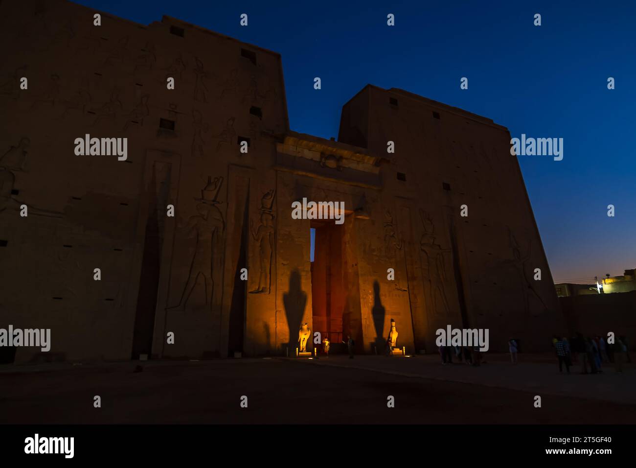 Temple of Edfu at night. Edfu, Egypt – October 20, 2023 Stock Photo - Alamy
