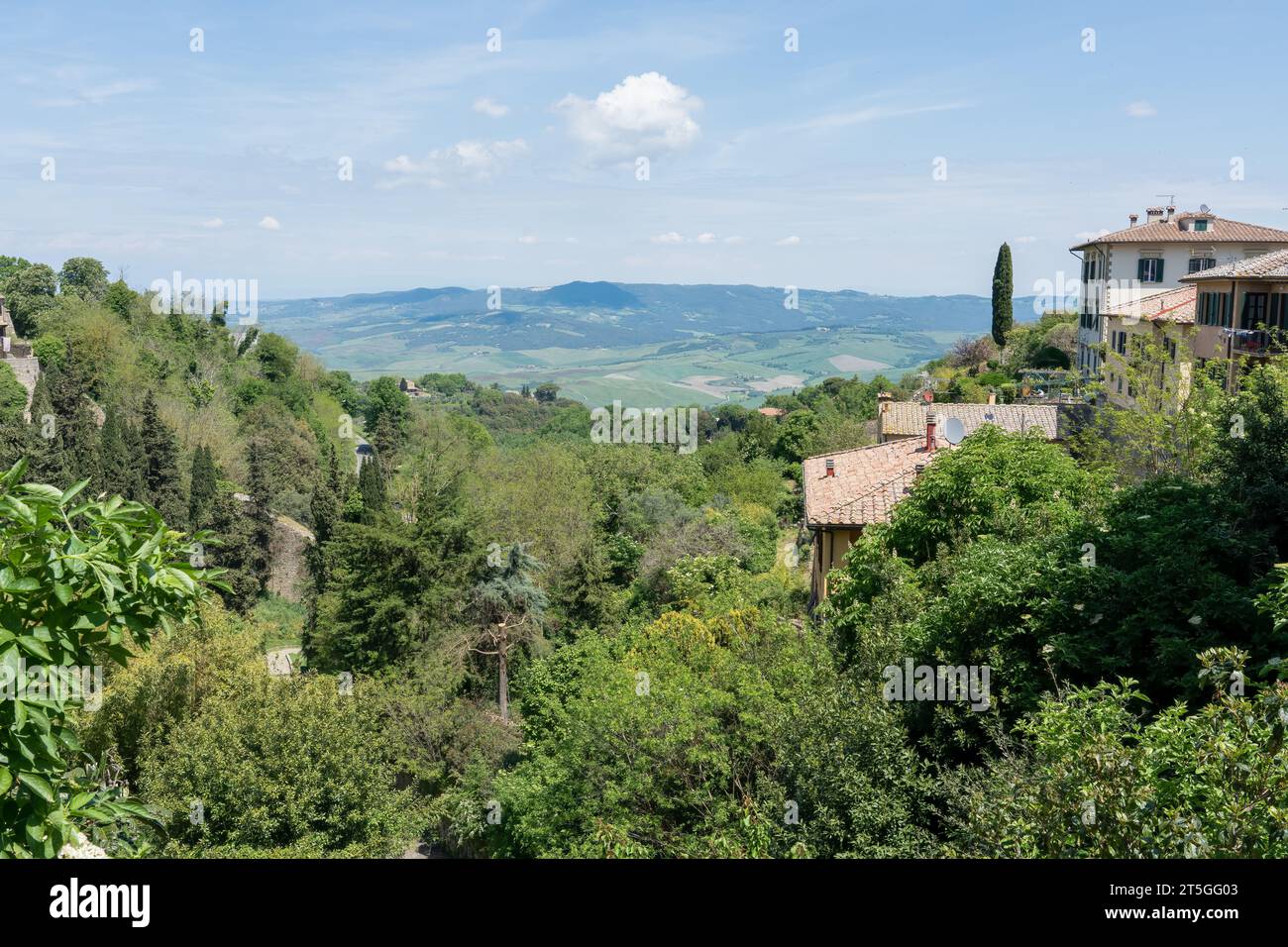 Italian hillside village hi-res stock photography and images - Alamy