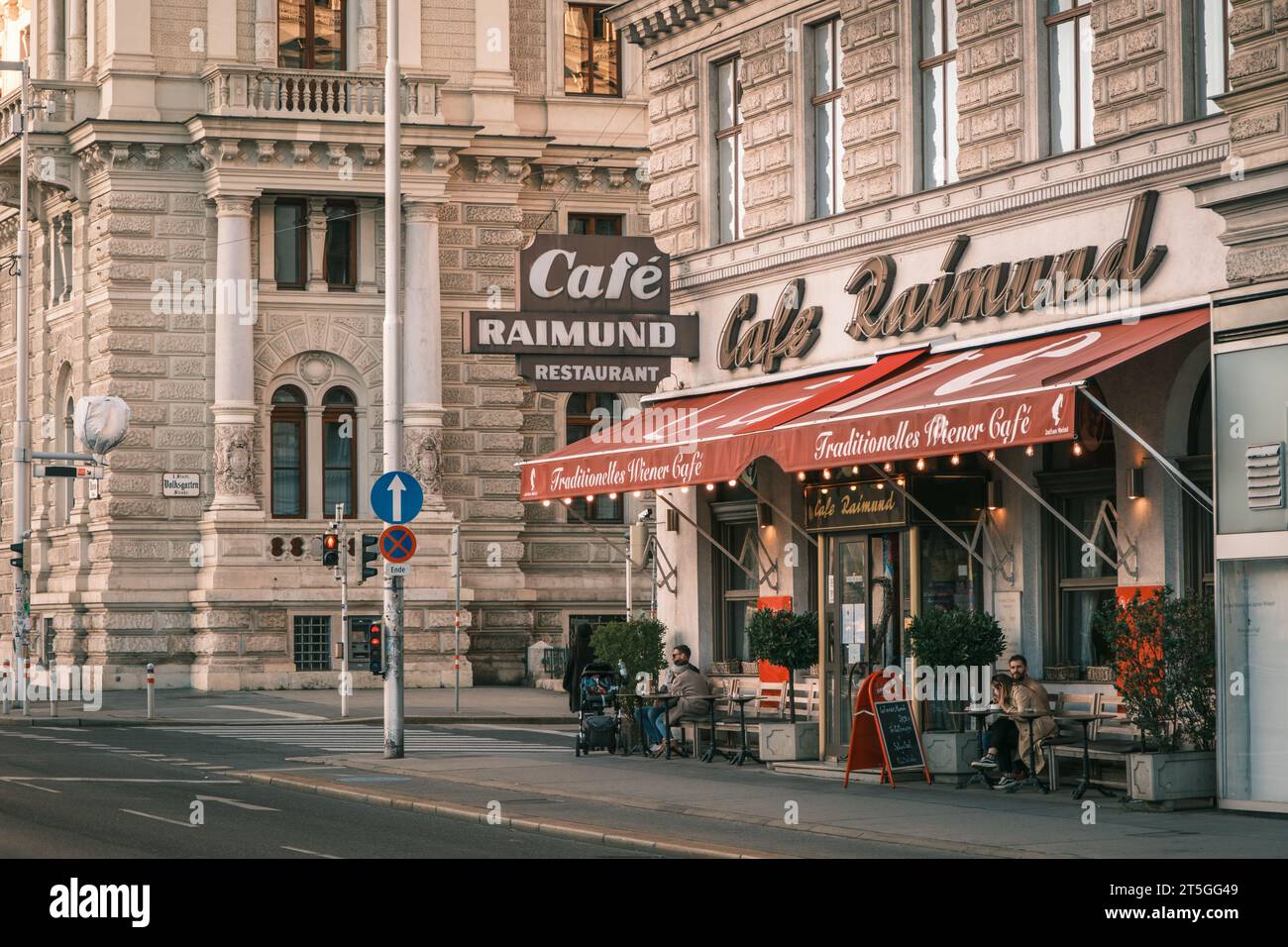 Vintage cafe in vienna hi-res stock photography and images - Alamy