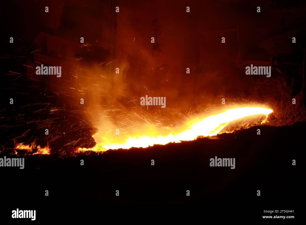 hot molten steel splash in a factory Stock Photo - Alamy