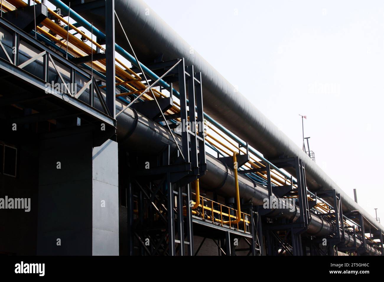 Chemical manufacturing facilities hi-res stock photography and images ...