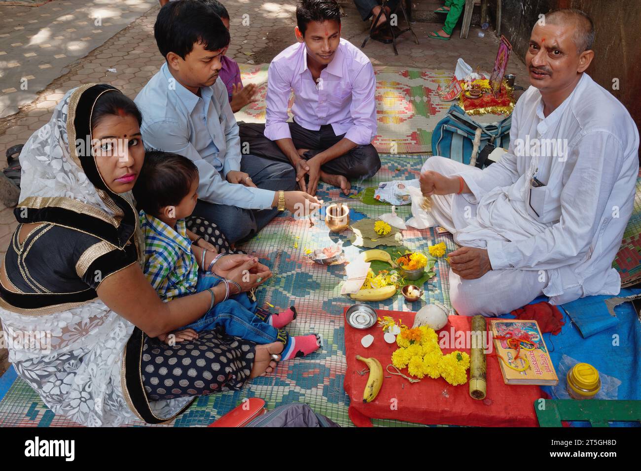 Under the guidance of a Hindu priest an Indian couple perform ...