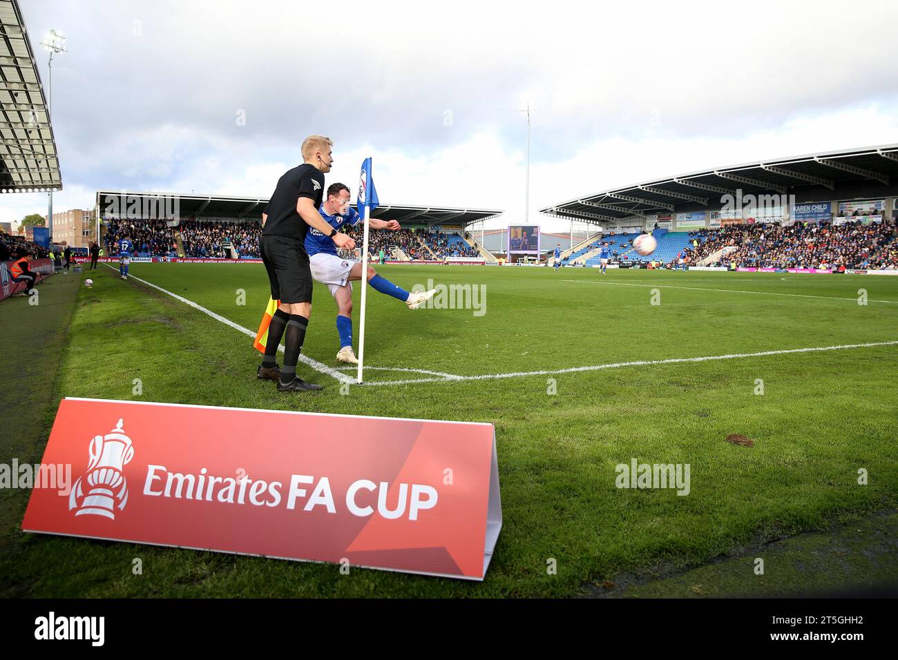A general view of play as Chesterfield's Liam Mandeville takes a corner ...