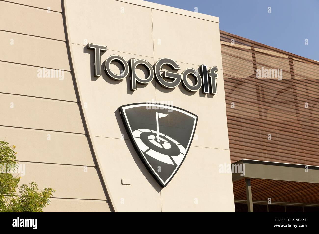 Topgolf bays hi-res stock photography and images - Alamy