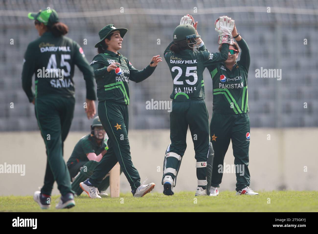 Nida dar pakistan womens captain hi-res stock photography and images ...