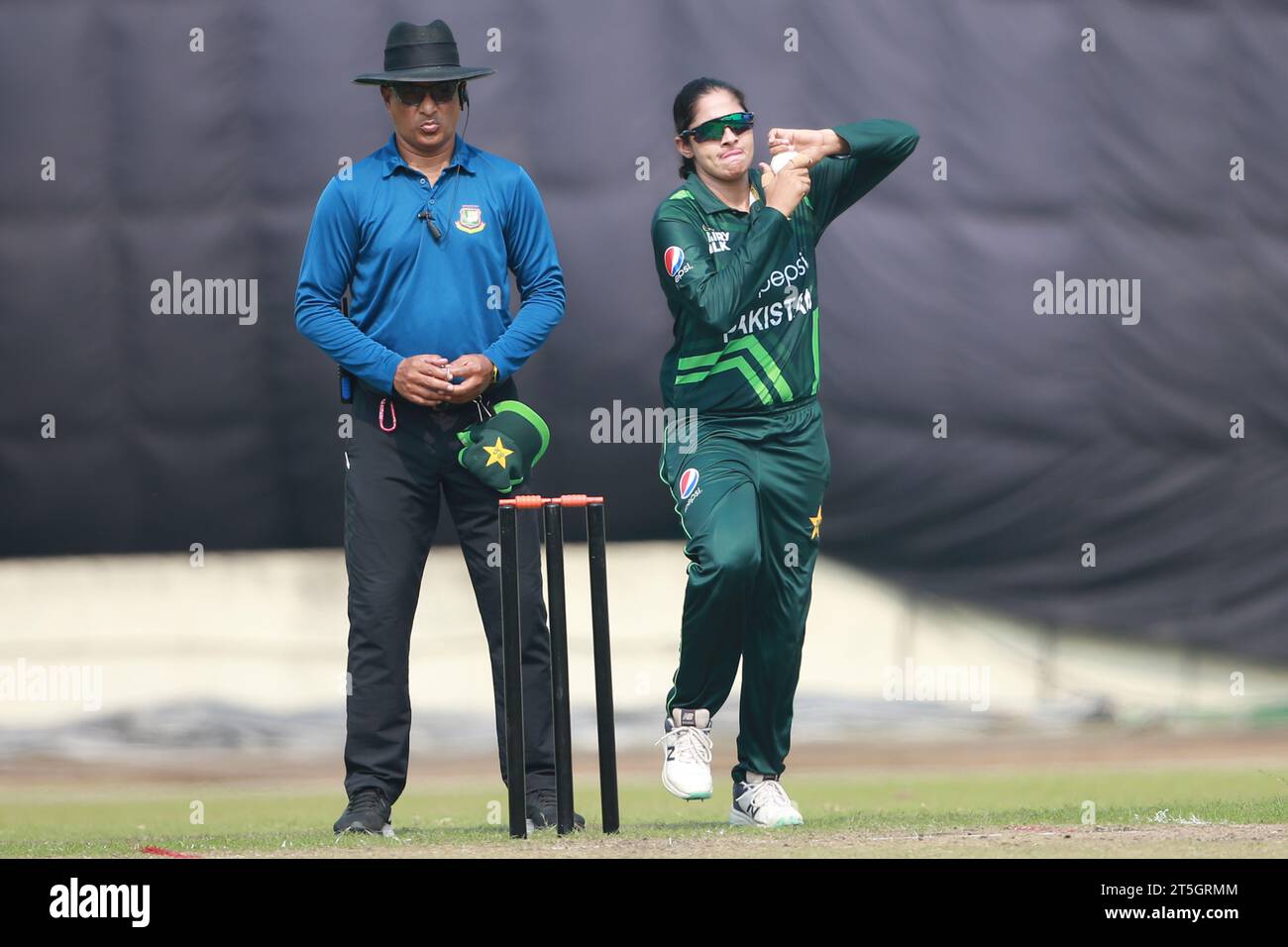 Pakistan Women’s Cricket Team spine bowler Sadia Iqbal bowls against ...