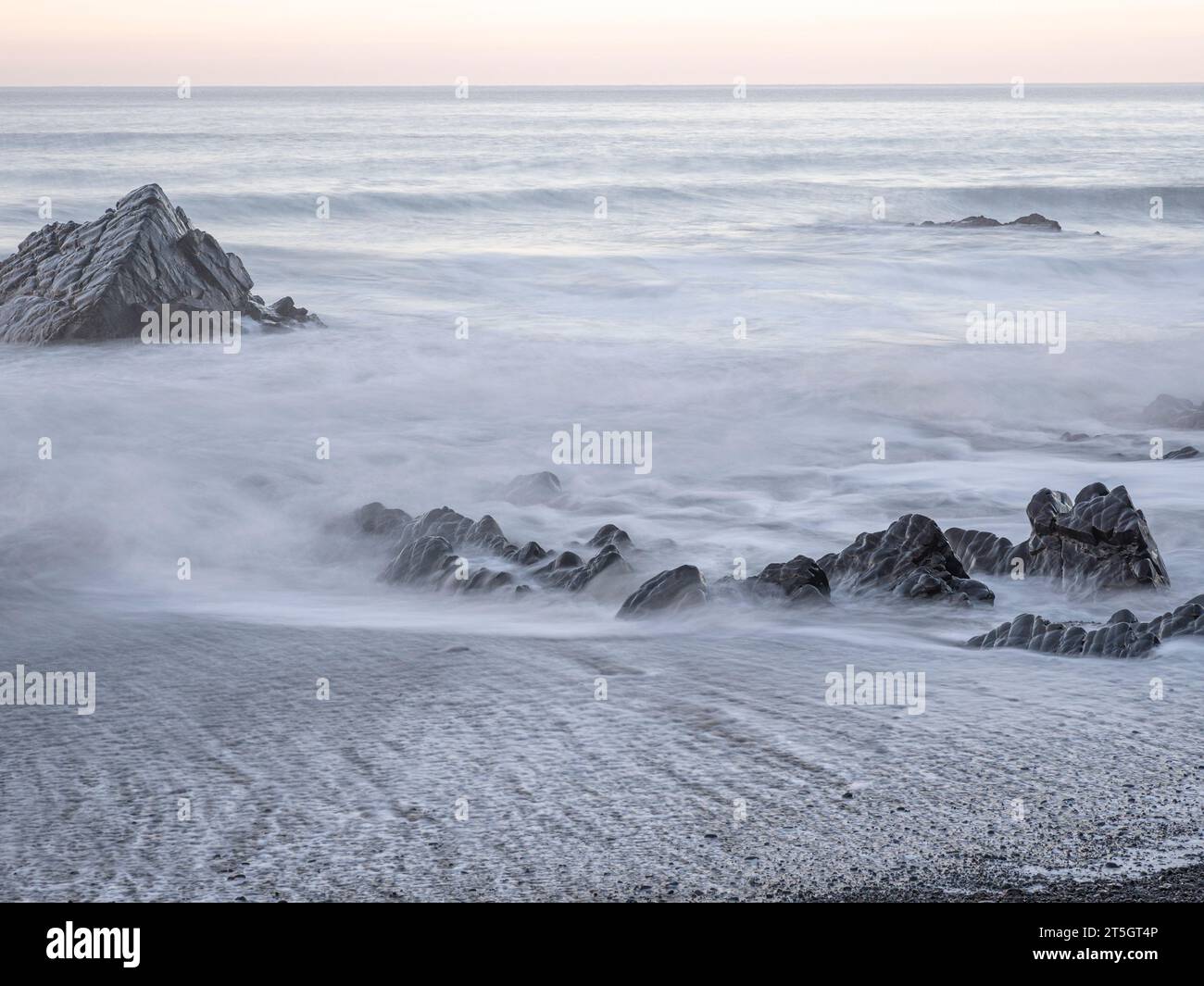 Rocks and shingle beach hi-res stock photography and images - Alamy