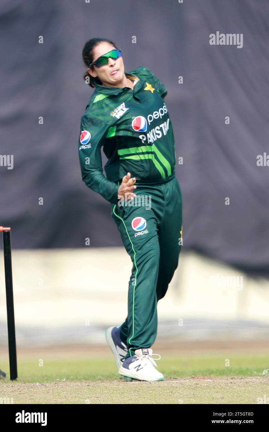 Pakistan Women’s Cricket Team spine bowler Sadia Iqbal bowls against ...