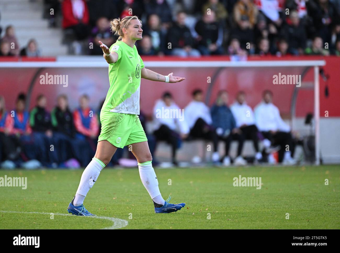 05 November 2023, Bavaria, Munich: Soccer, Women: Bundesliga, Bayern ...