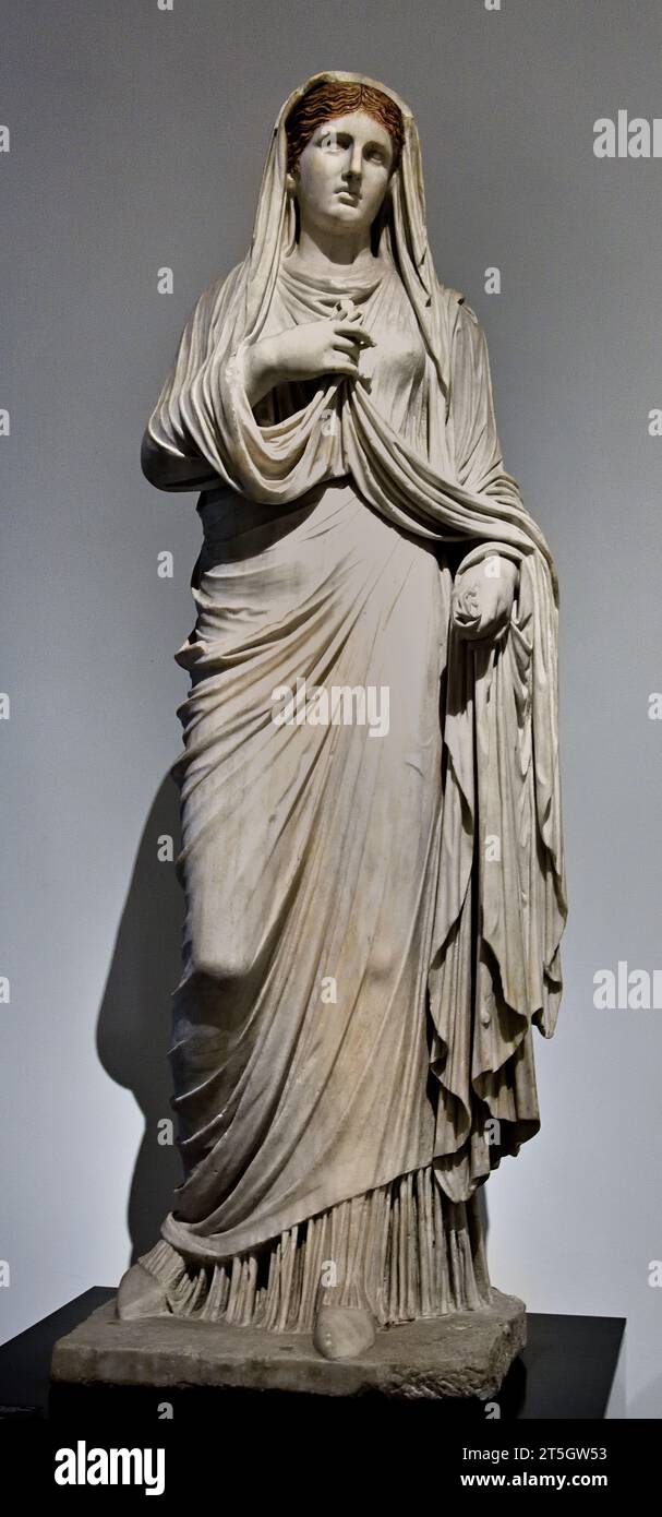 Greek priestess hi-res stock photography and images - Alamy