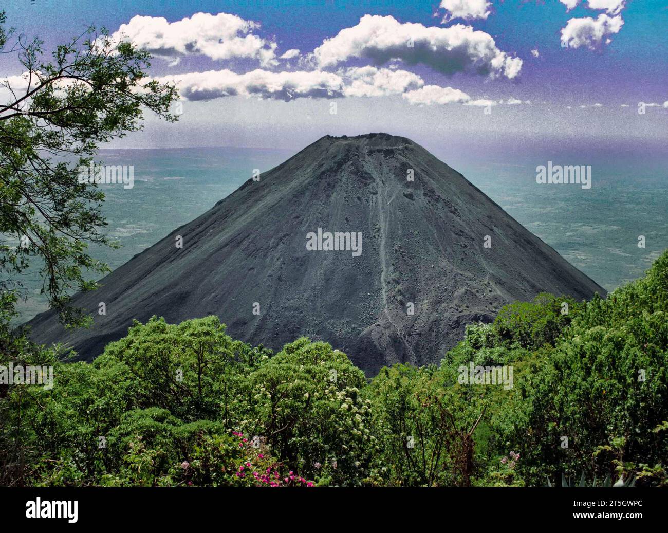 Sierra verde Volcano in El Salvador Stock Photo - Alamy