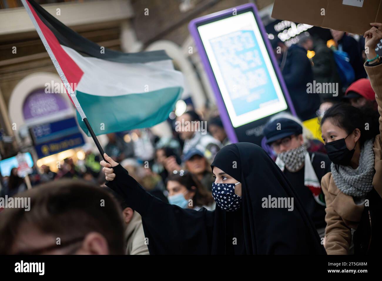 London, UK. 04th Nov, 2023. A woman waves a Palestinian flag at Charing ...