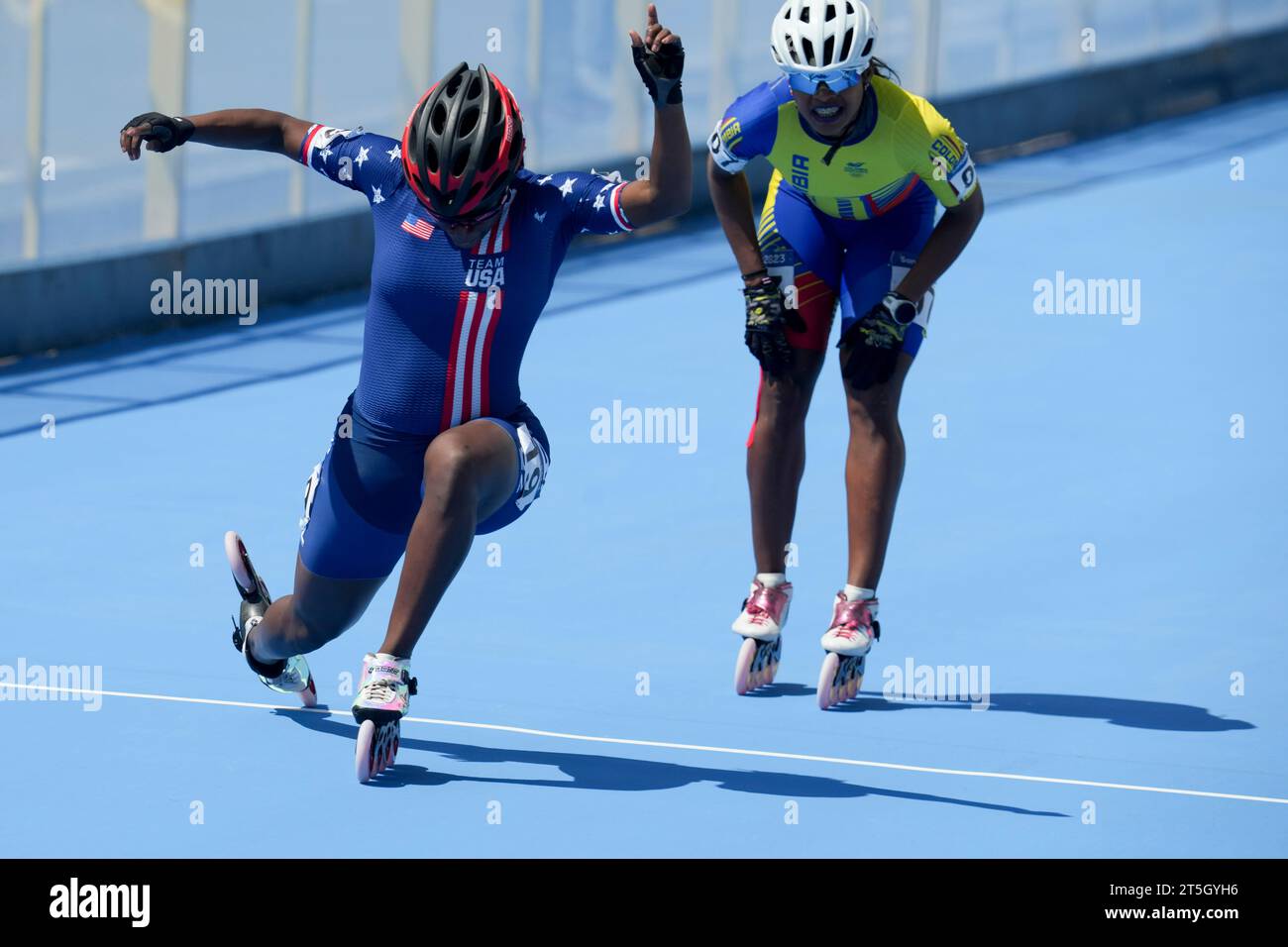 Erin Jackson of the United States celebrates winning the speed skating ...