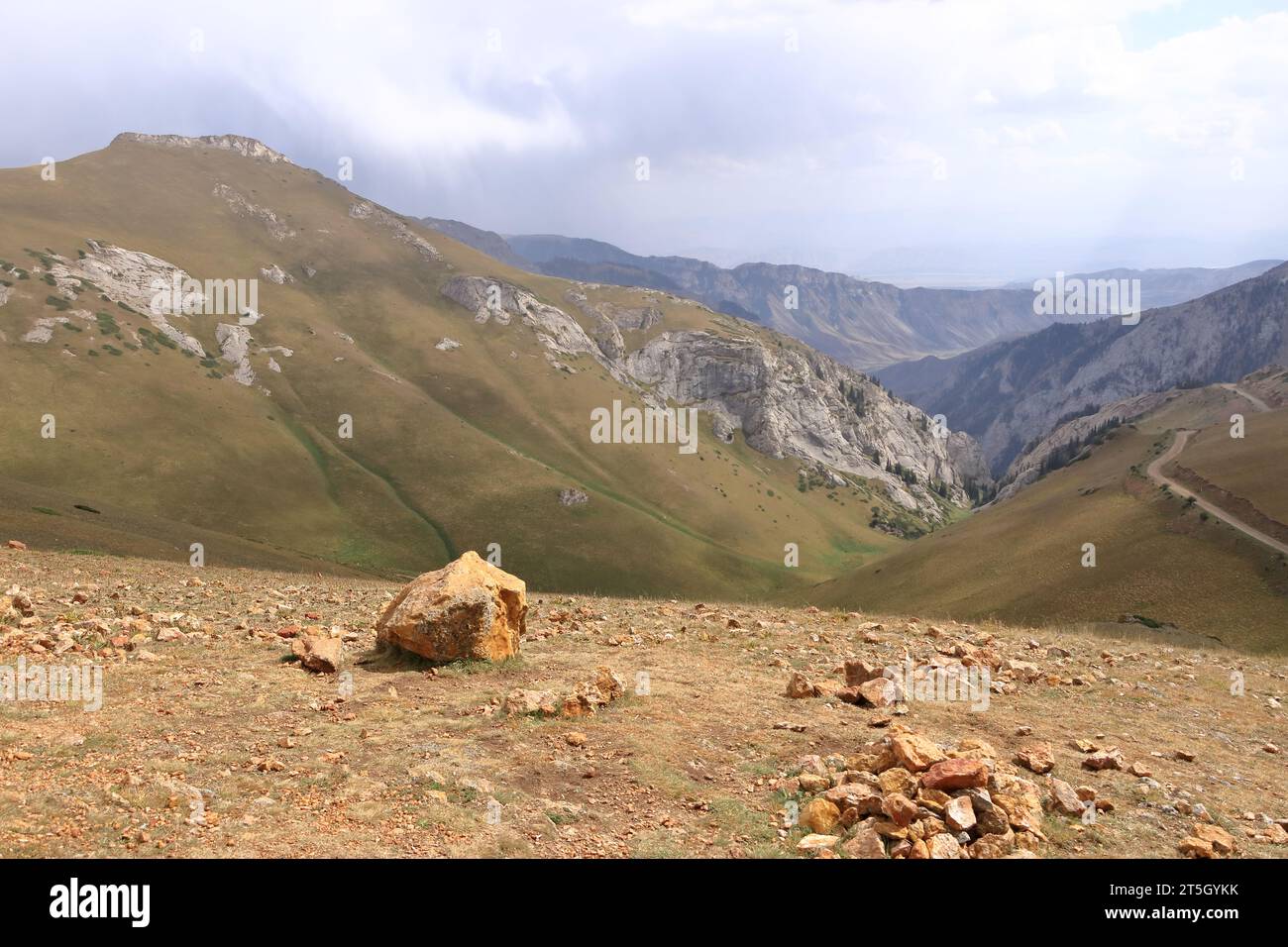 Moldo ashuu pass hi-res stock photography and images - Alamy