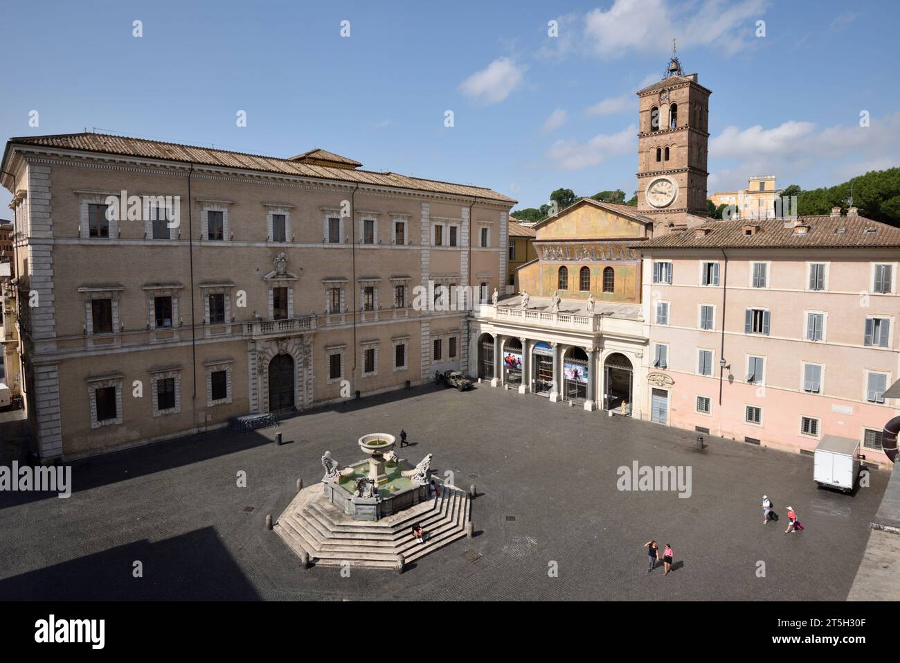 Piazza di Santa Maria in Trastevere, Rome, Italy Stock Photo - Alamy