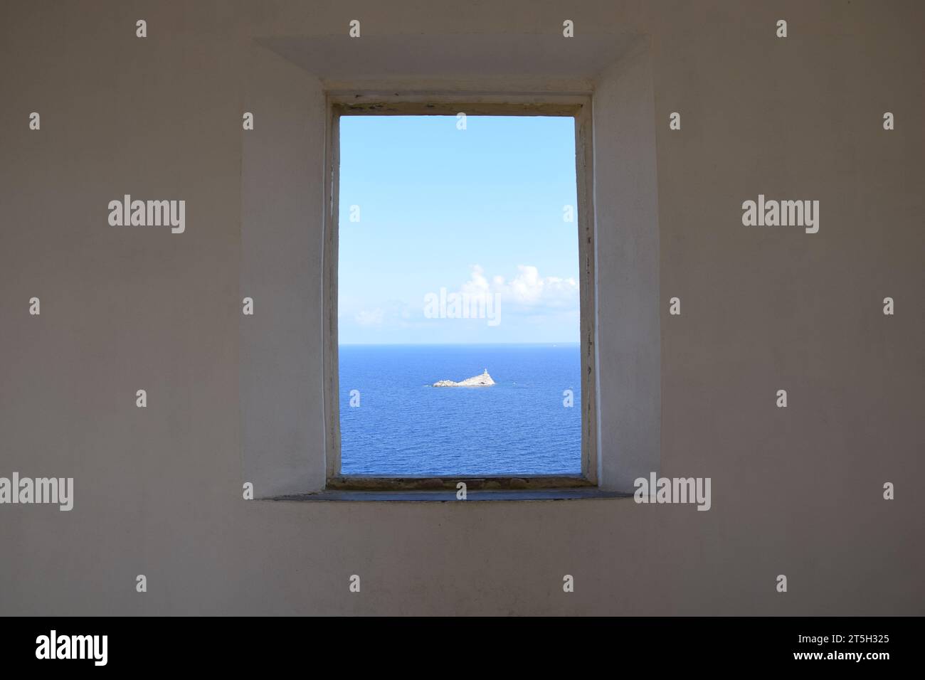 Holz fenster hi-res stock photography and images - Alamy