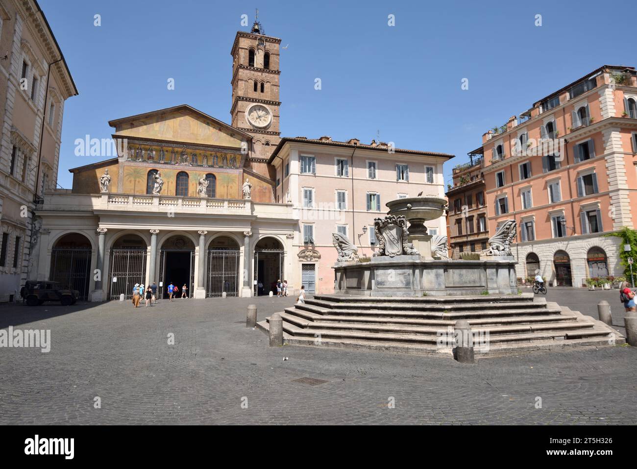 Piazza di Santa Maria in Trastevere, Rome, Italy Stock Photo - Alamy