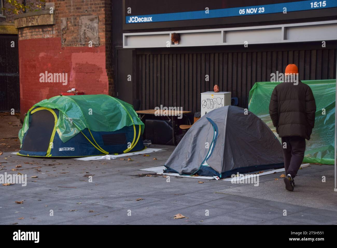 Homeless peoples tents hi-res stock photography and images - Alamy