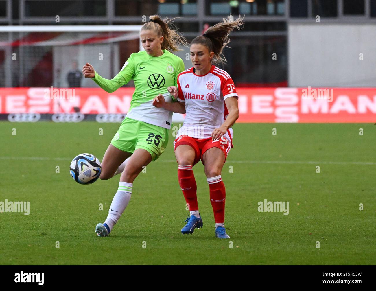 Munich, Germany. 05th Nov, 2023. Soccer, Women: Bundesliga, Bayern ...